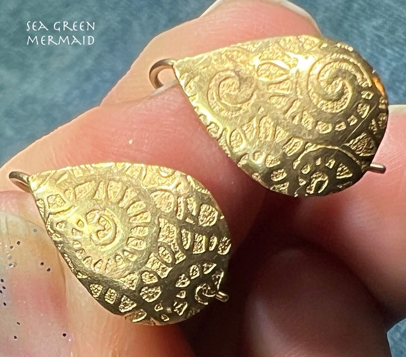 14k Gold Embossed Paisley Nautilus Design Shell Teardrop Drop Earrings ...
